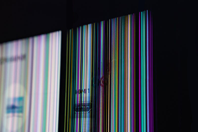 Stains, discoloration, stripes on the screen – how to identify and ...